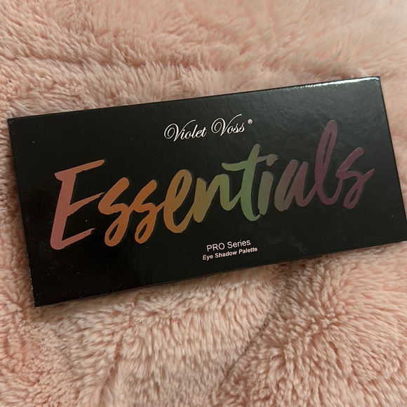 Essentials | Makeup | Pro Series Eye Shadow Palette | Poshmark
